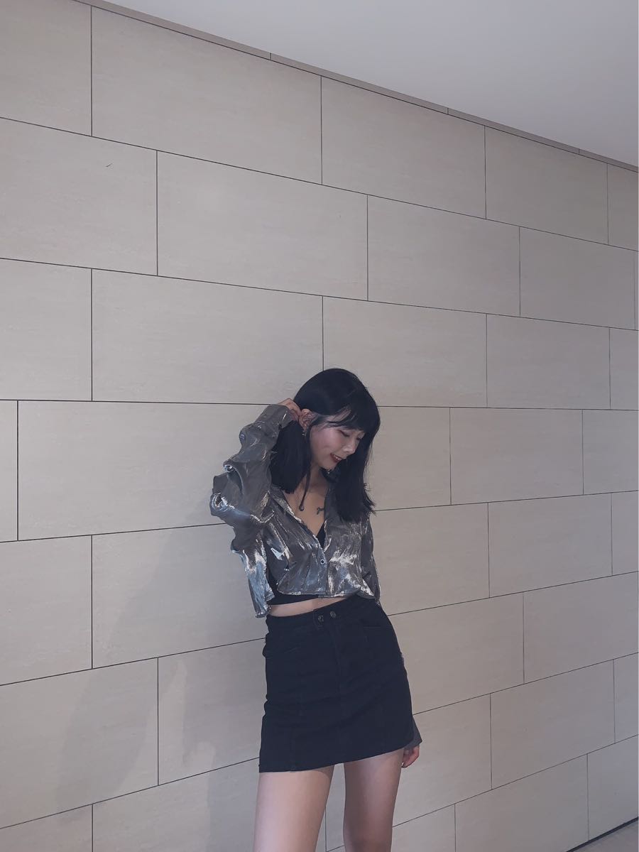 去夜店玩怎麼穿？夜店穿搭分享🖤💙 #ZOOK穿什麼 - Zuvio 校園話題