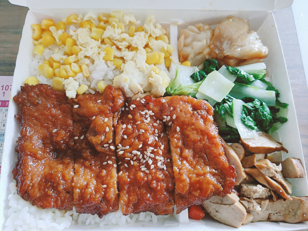 和豐排骨便當#鐵板排骨飯💲90元 - Zuvio 校園話題