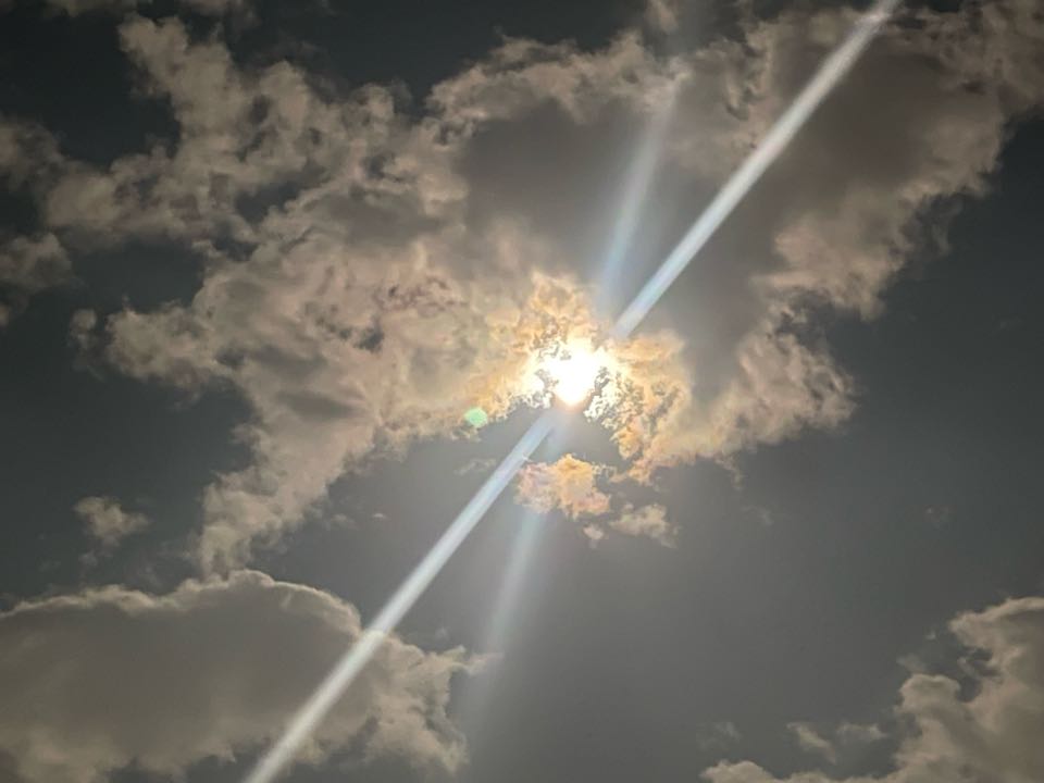 月亮的曙光。 - Zuvio 校園話題